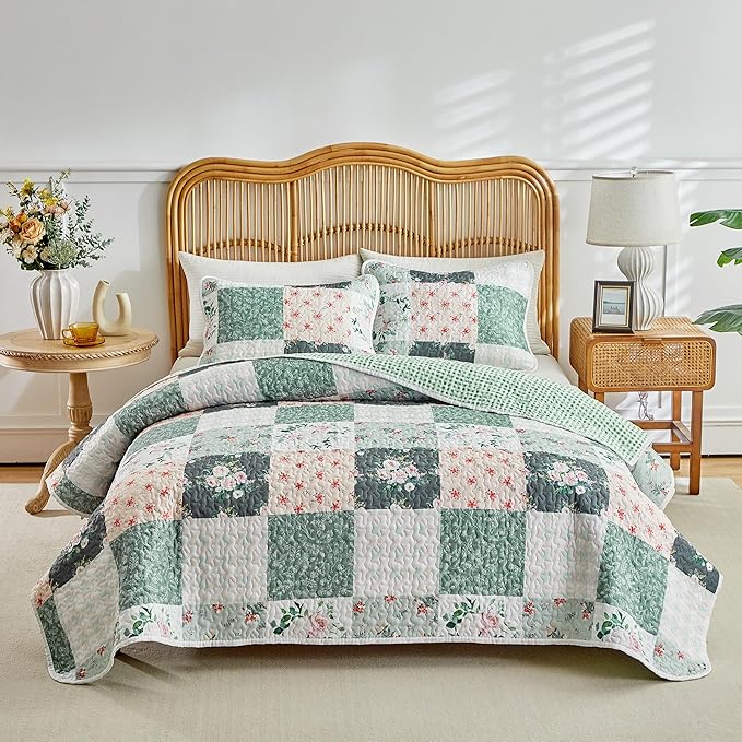 Joyreap 3 Pieces Floral Quilt Set Queen, Patchwork Green n White Design ...
