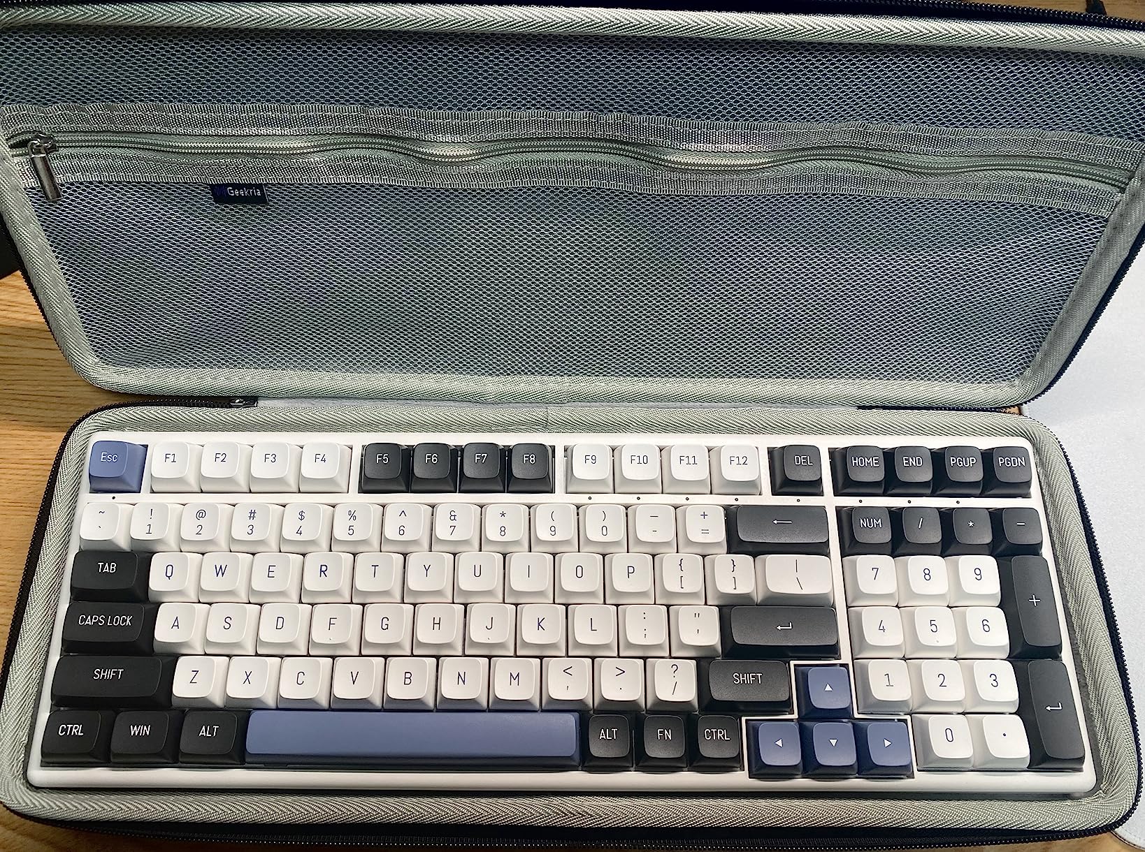 Amazon.co.jp: Geekria 90%-96% キーボードケース、100キーコンピュータメカニカルゲーミングキーボード用ハード ...
