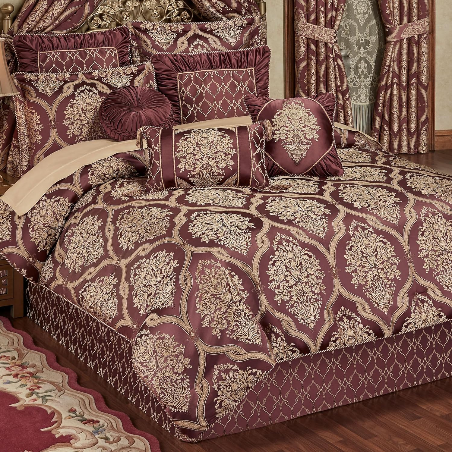 Amazon.com: Laurelton Damask Medallion Scroll Oversized Luxury Bedding ...