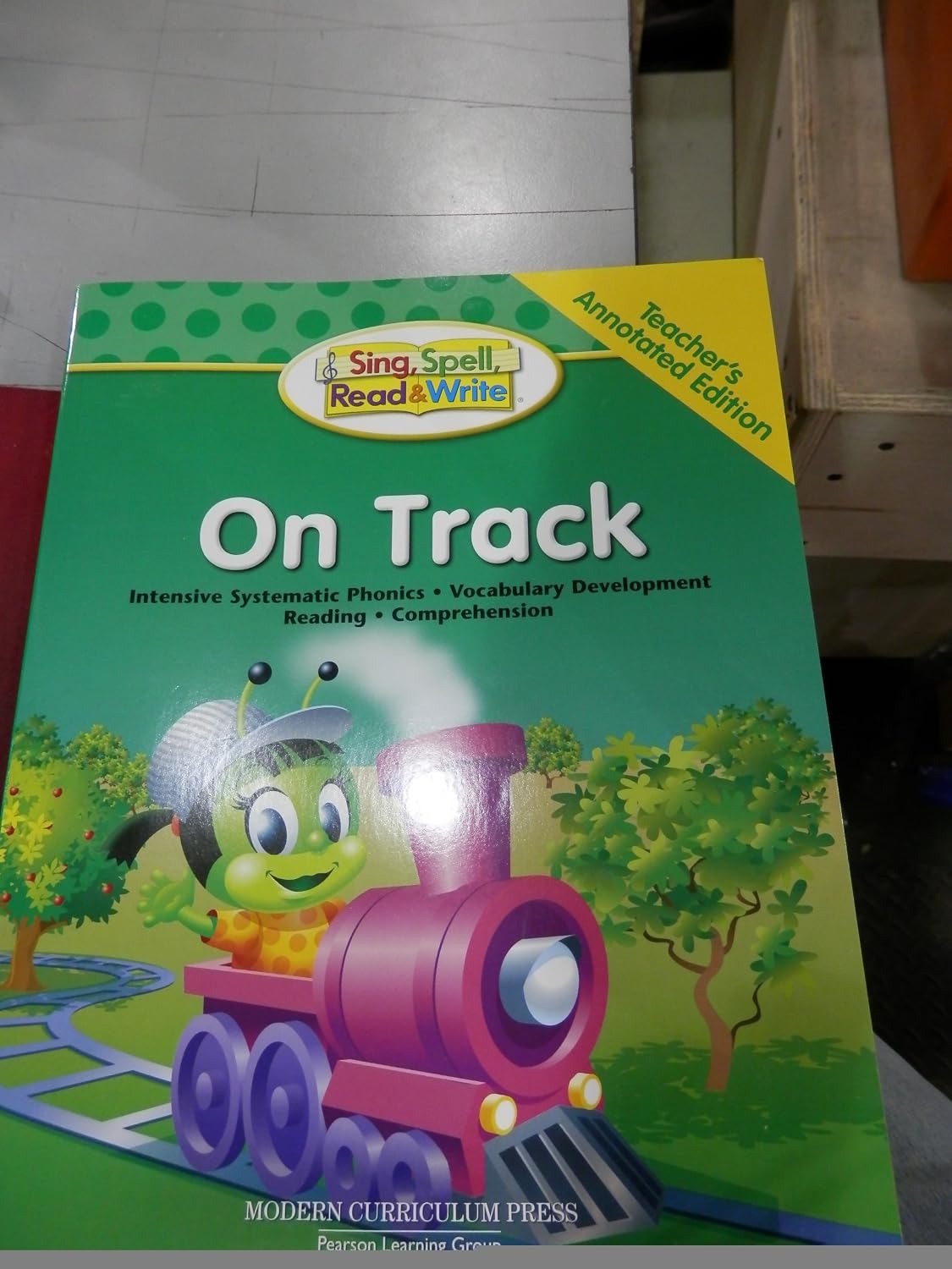 Amazon.com: Sing, Spell, Read, and Write Kindergarten On Track ...