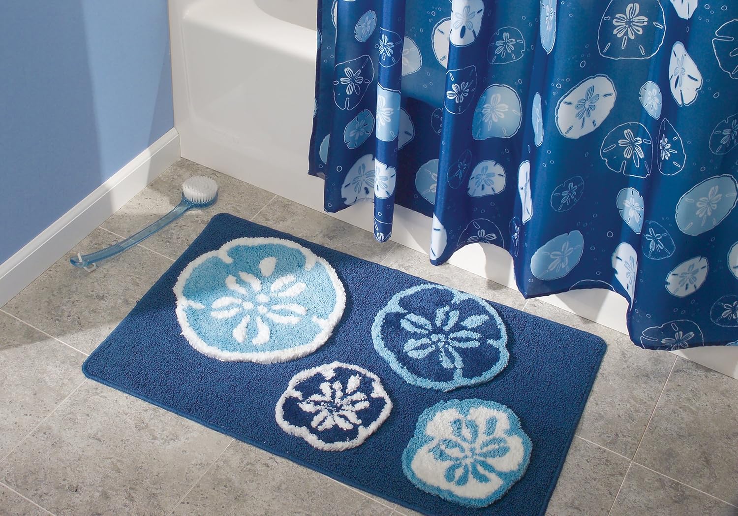 Amazon.com: interDesign Sand Dollar 34-Inch by 21-Inch Rug, Blue : Home ...