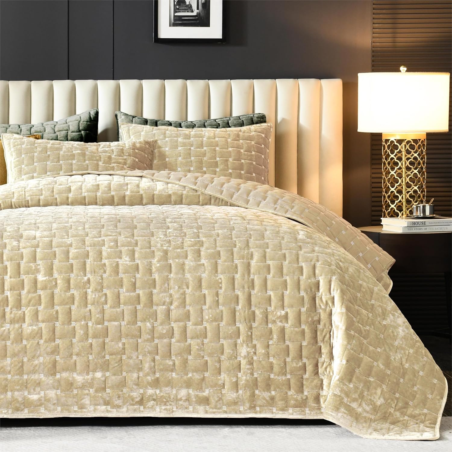 Amazon.com: Grassix Velvet King Size Quilt - Luxury Cozy Beige Quilt ...