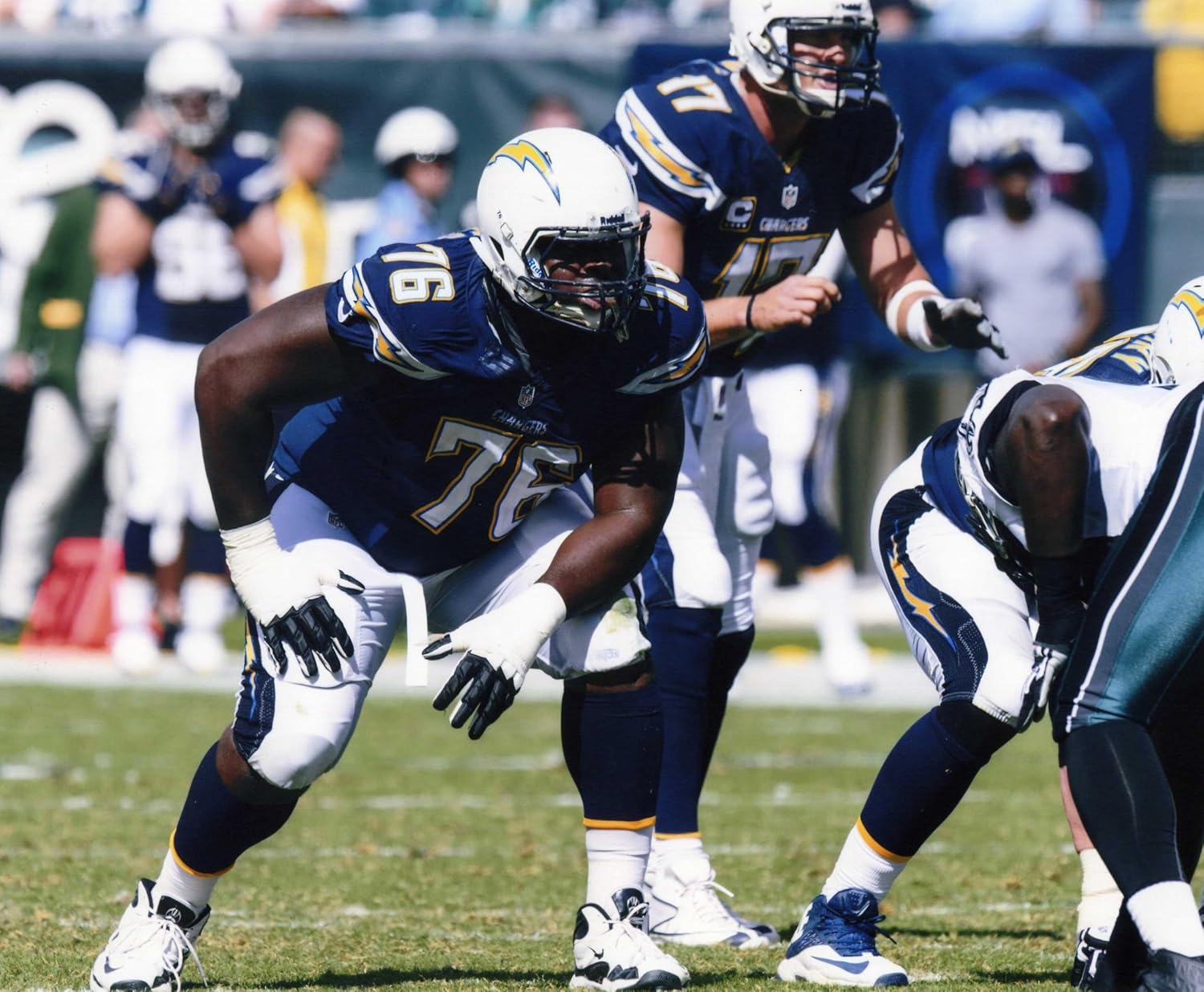 Amazon.com: D.J. FLUKER SAN DIEGO CHARGERS 8X10 SPORTS ACTION PHOTO (Y ...