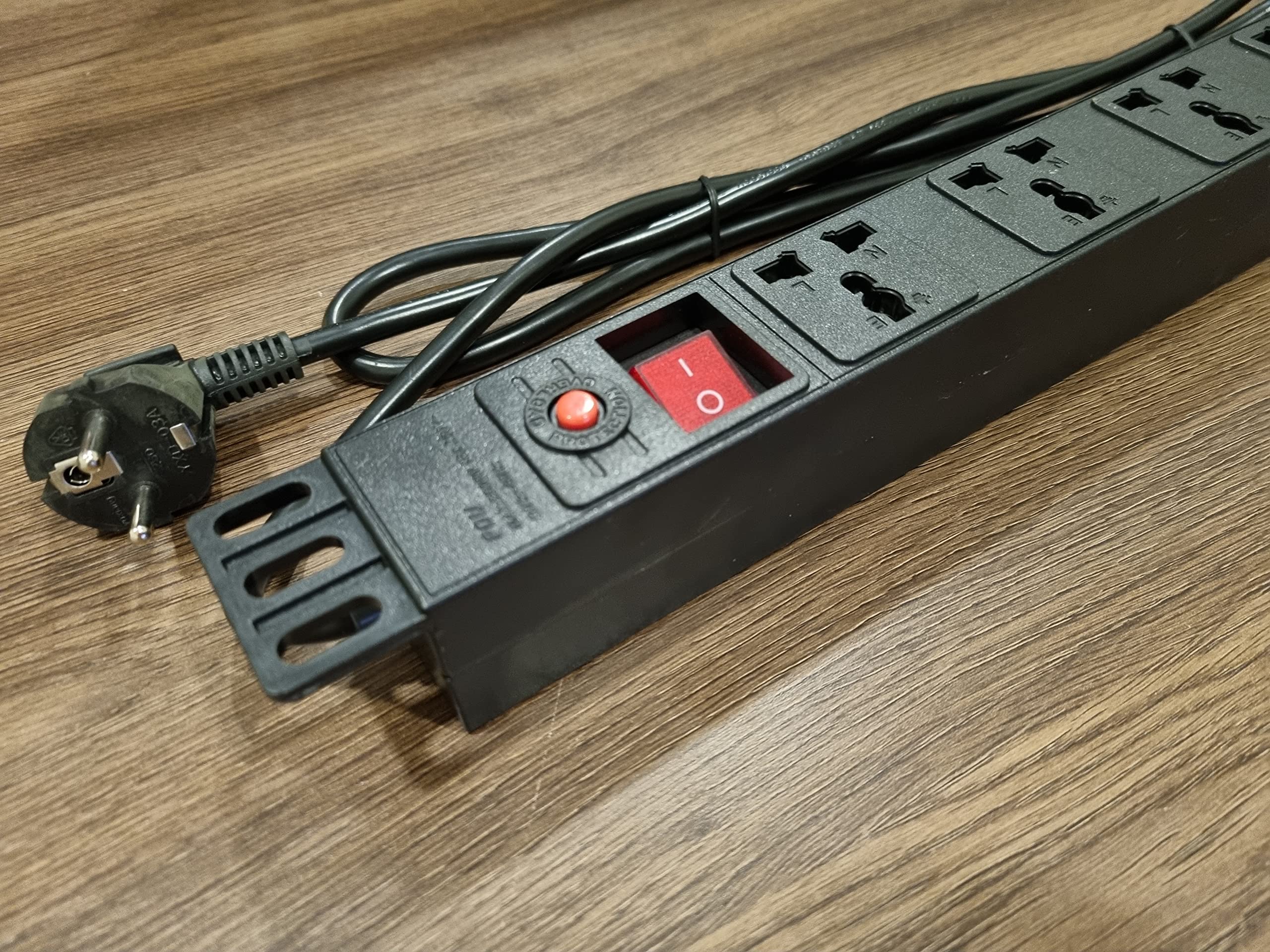 Cabinet Power Distribution Unit Wholesale Isral Type 6 Ways 1U 19 Inch