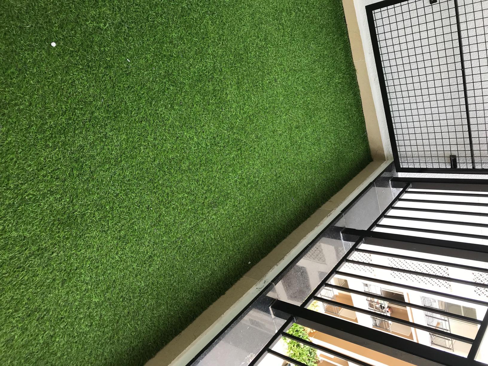 "YAZLYN COLLECTION High Density Polyester Blend Artificial Grass Carpet ...