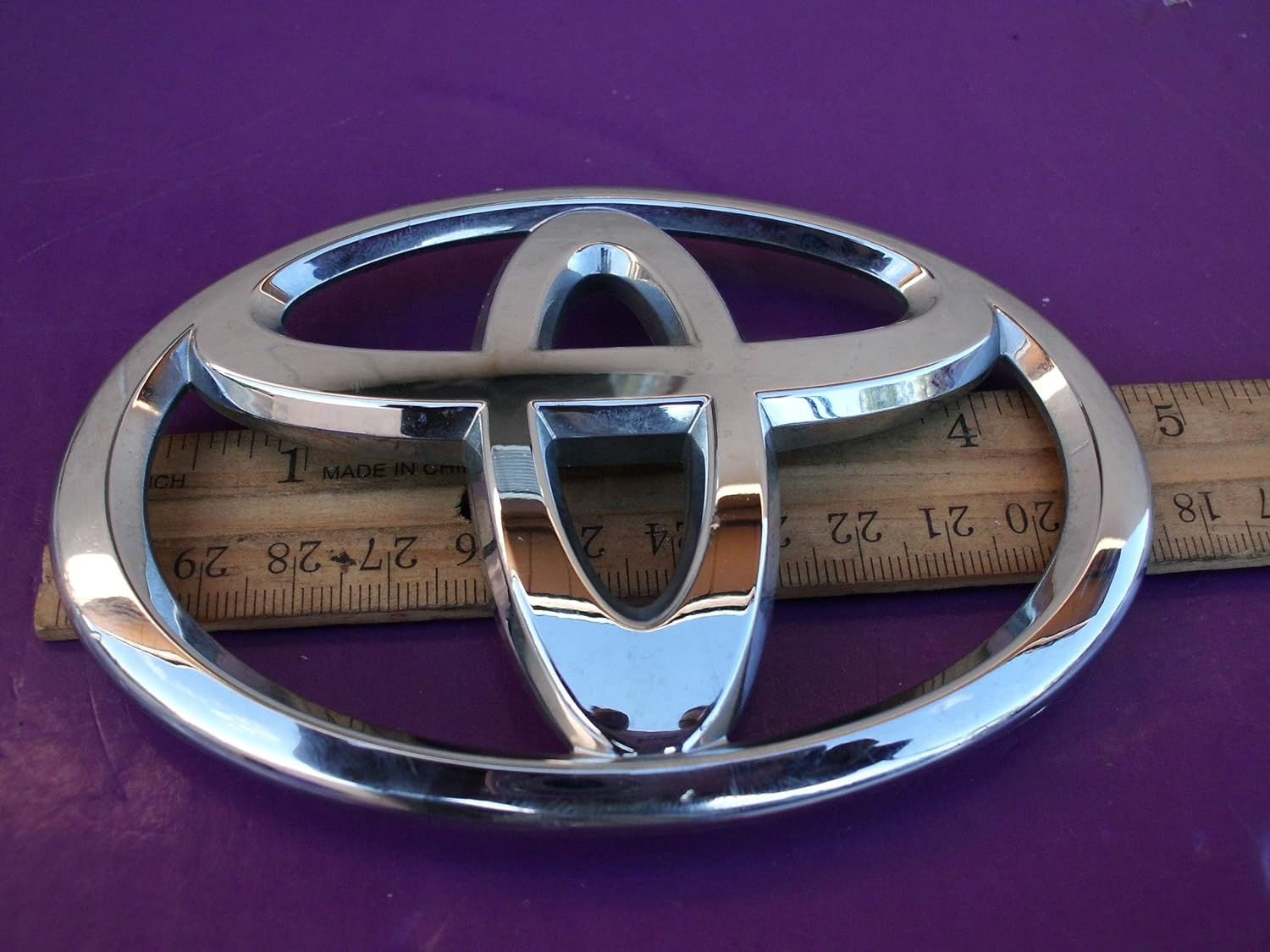 TOYOTA Genuine Accessories 75431-02080 Emblema para puerta trasera ...