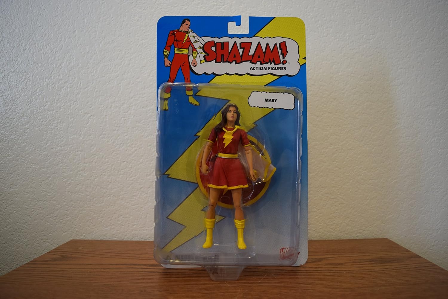 DC Direct Shazam Action Figure Mary Marvel: Amazon.de: Spielzeug