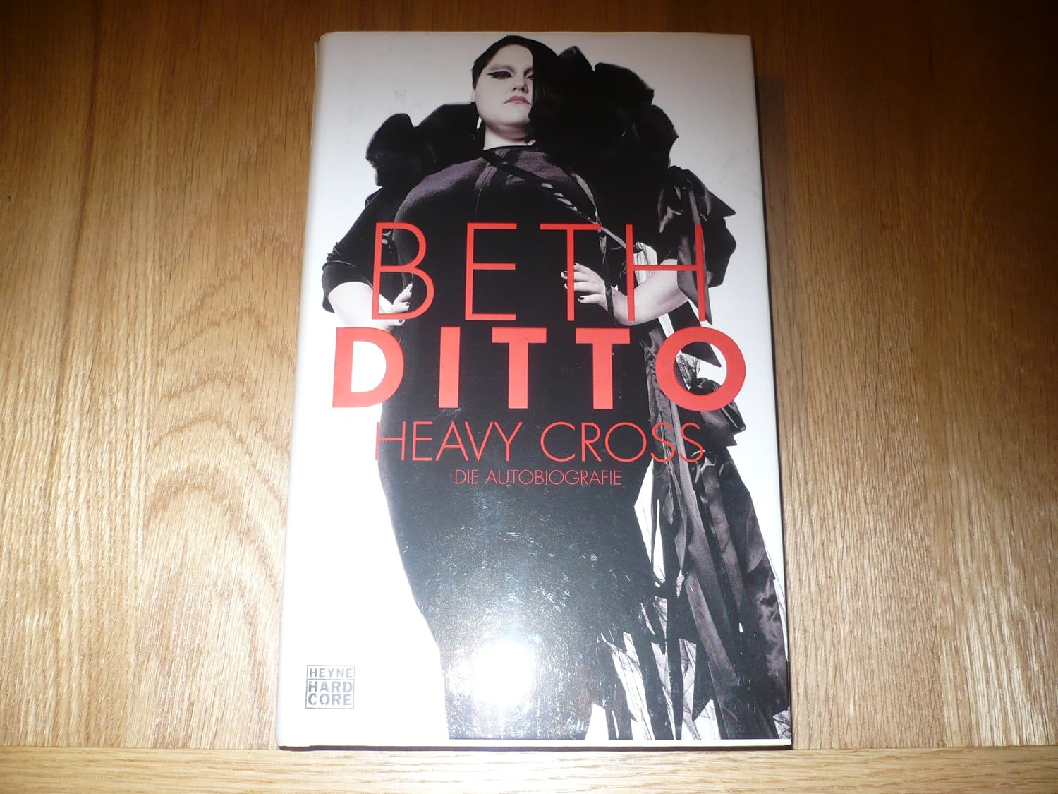 Amazon.com: Heavy Cross: 9783453266759: Beth Ditto: Books