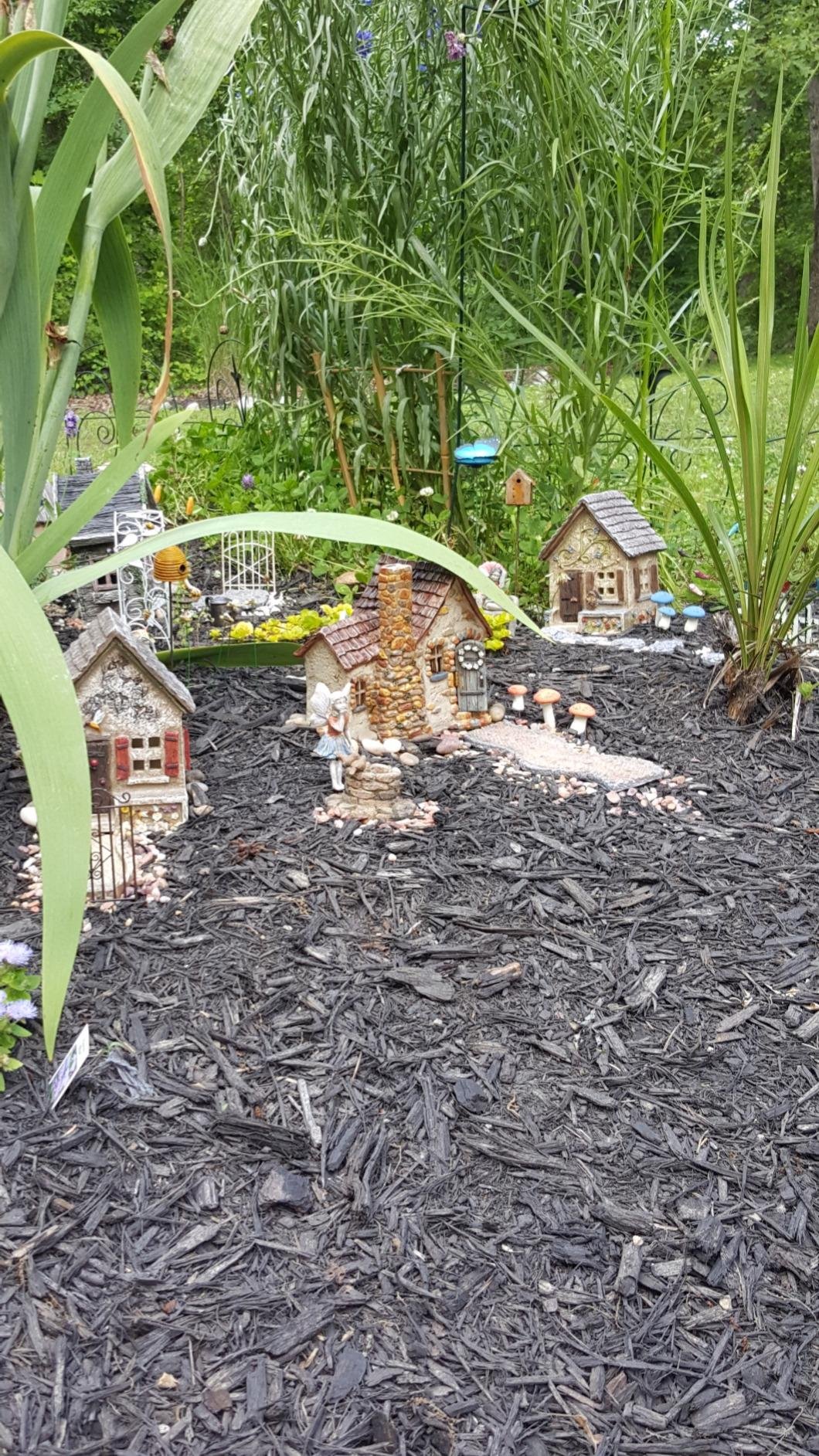 Amazon.com : Echo Valley 6253 Mini Garden Gate Statue, 2.25 by 0.06 by ...