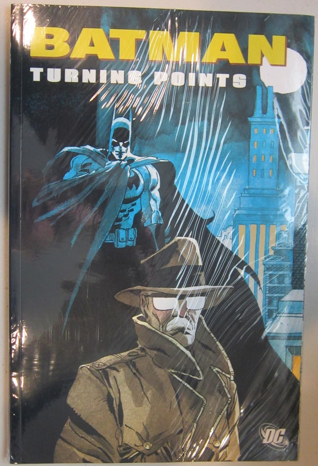Amazon.com: Batman: Turning Points: 9781401213602: Ed Brubaker, Greg ...