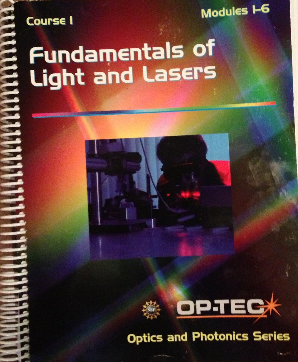 Fundamentals of Light and Lasers: unknown author: 9781578375028: Amazon ...