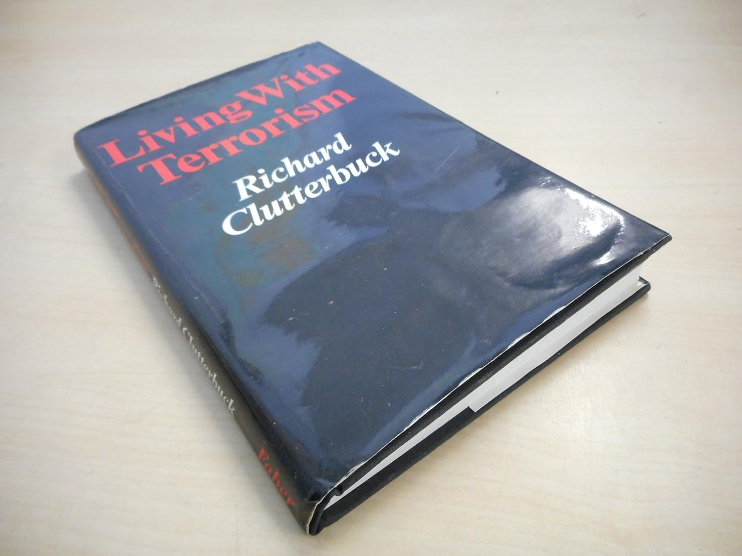 Living with Terrorism: Amazon.co.uk: Clutterbuck, Richard ...