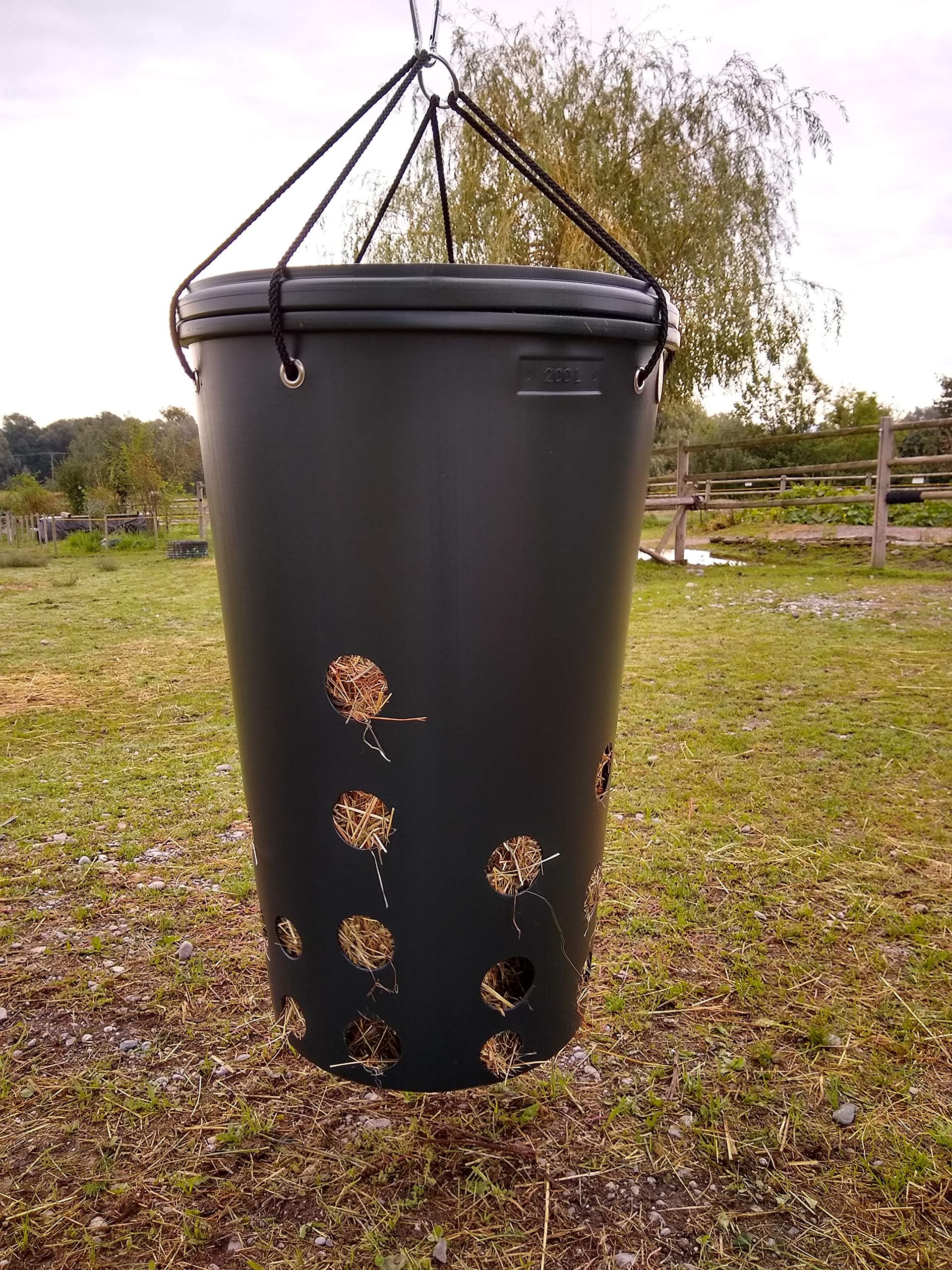 HTG - Heu to go Der Neue Heubehälter: Heuspender Comfort für Pferde ...