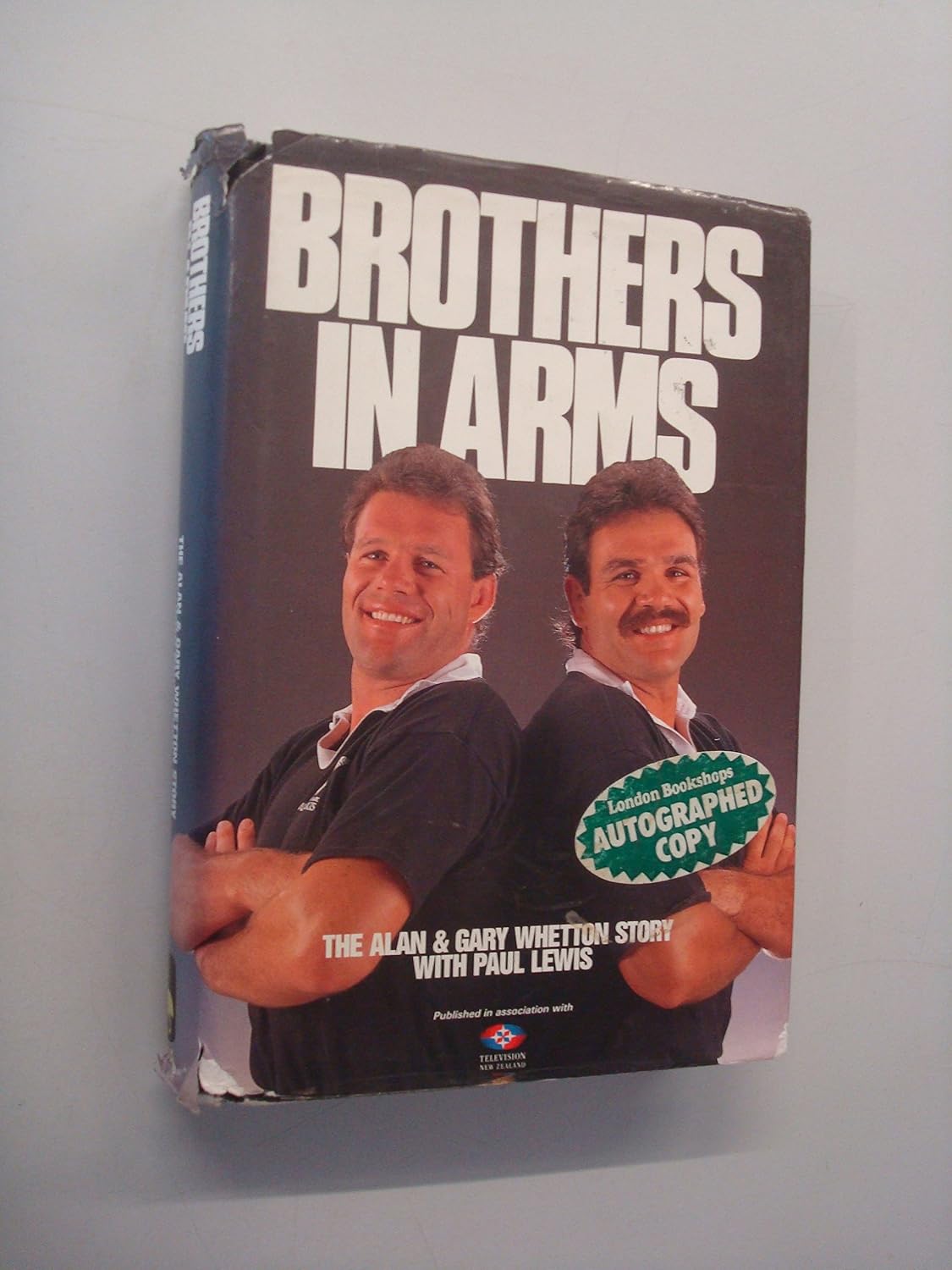 Amazon.co.jp: Brothers in Arms : Alan and Gary Whetton Story [Hardback] : 本