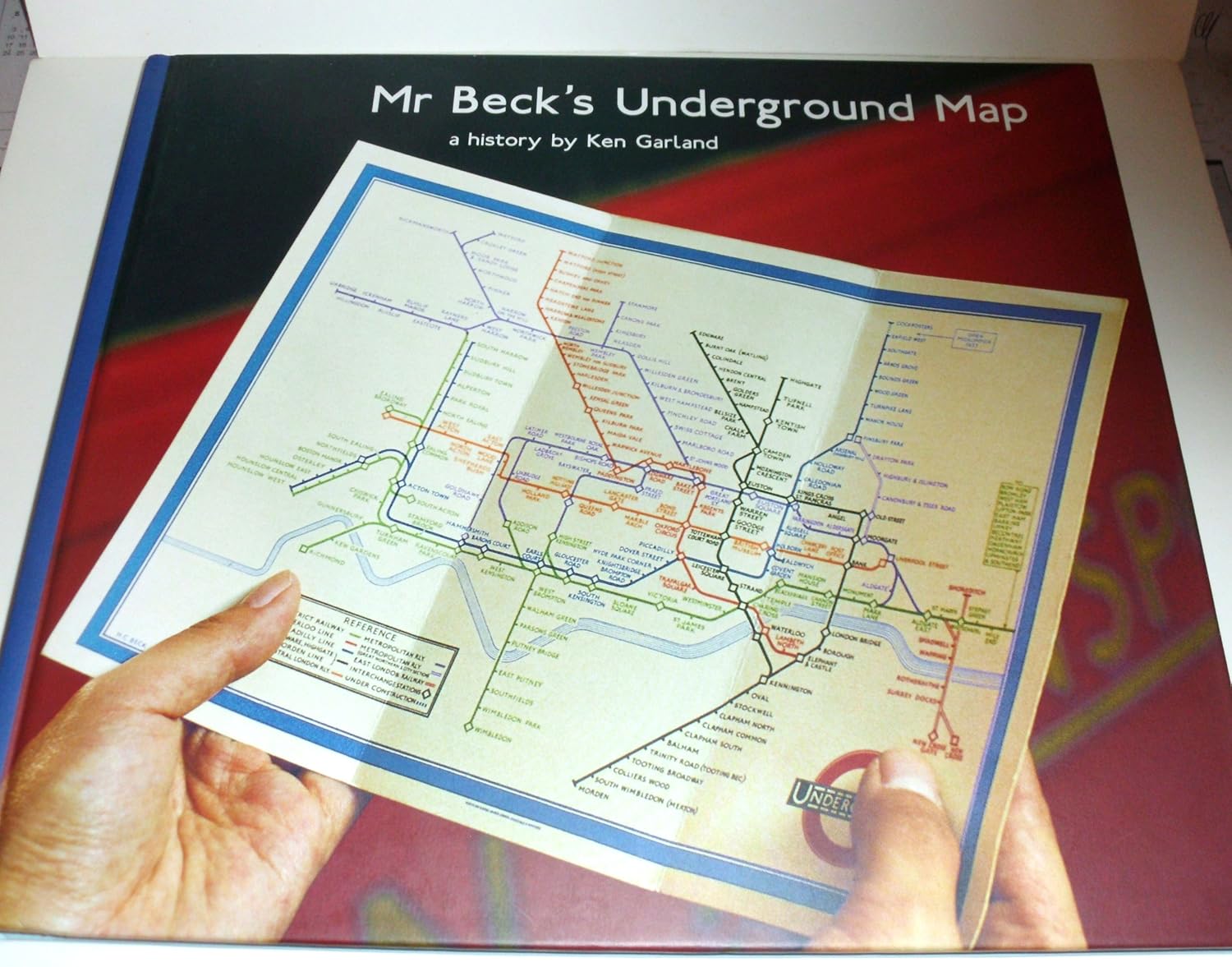 Mr. Beck's Underground Map : Garland, Ken: Amazon.co.uk: Books