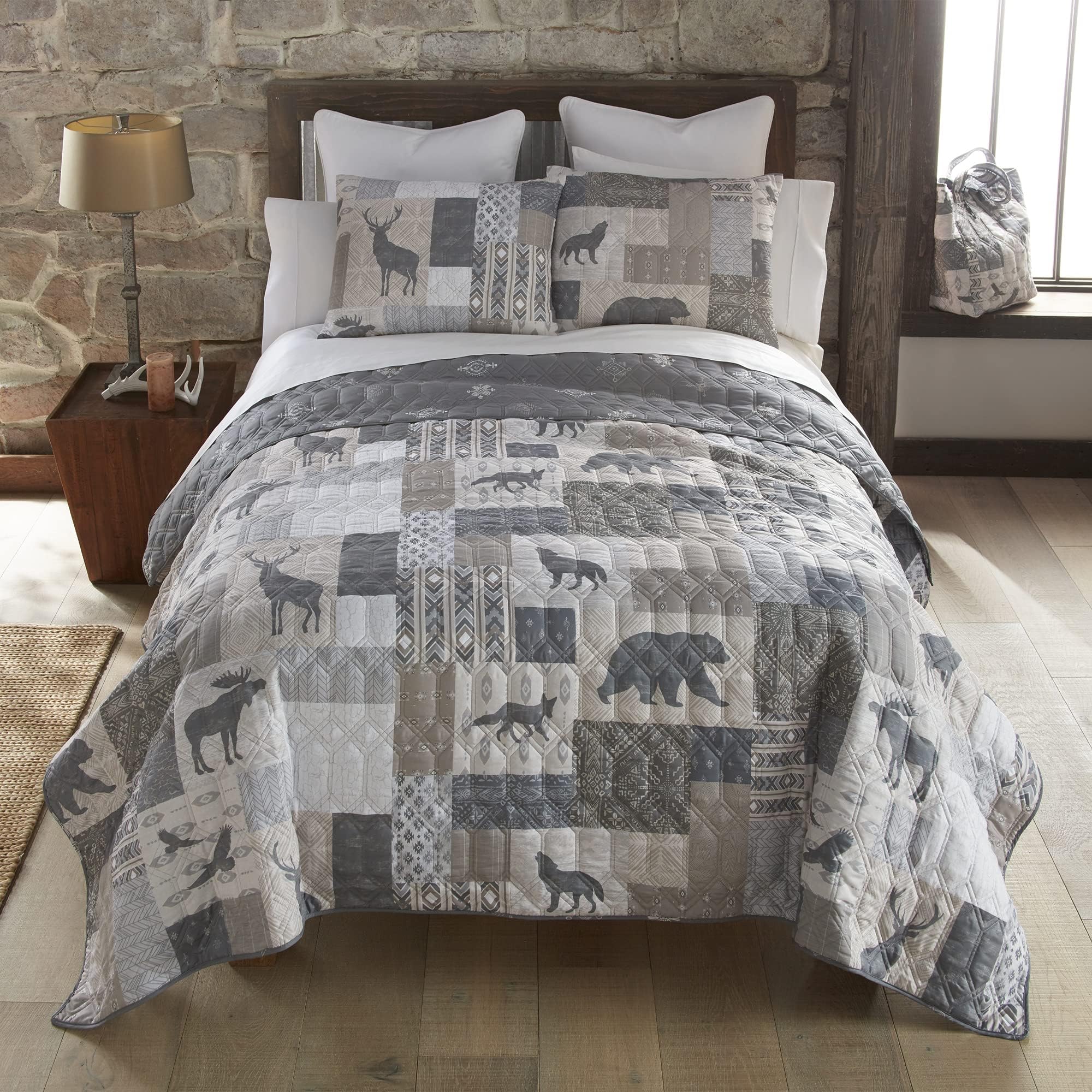 Amazon.com: Donna Sharp Queen Bedding Set - 3 Piece - Retro Christmas ...