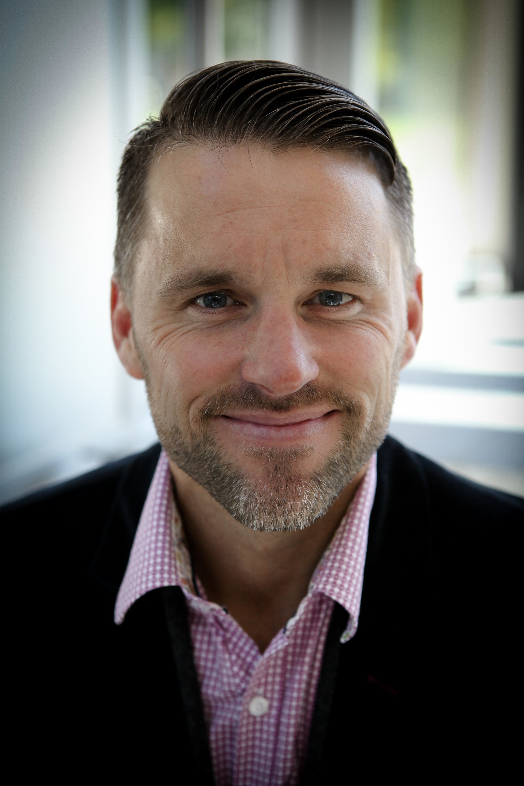 Amazon.com: Jason MacKenzie: books, biography, latest update