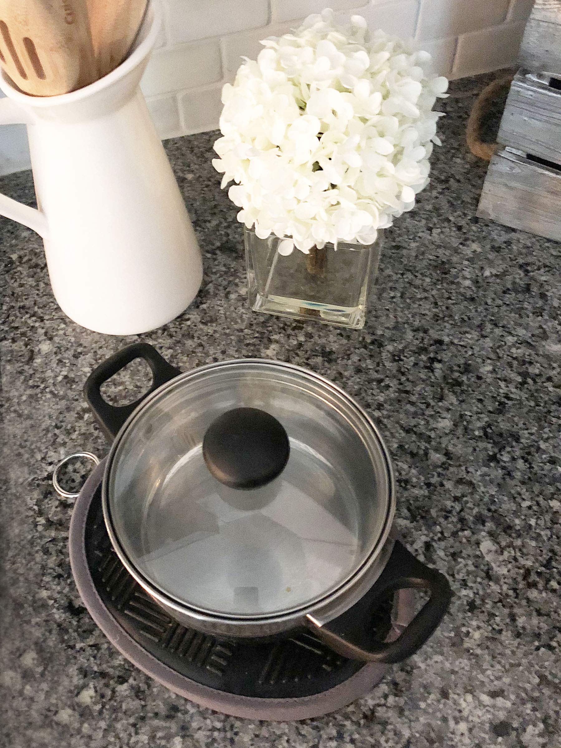 Snapklik.com : Cuisinart Silicone Oval Pot Holders And Oven Mitts ...