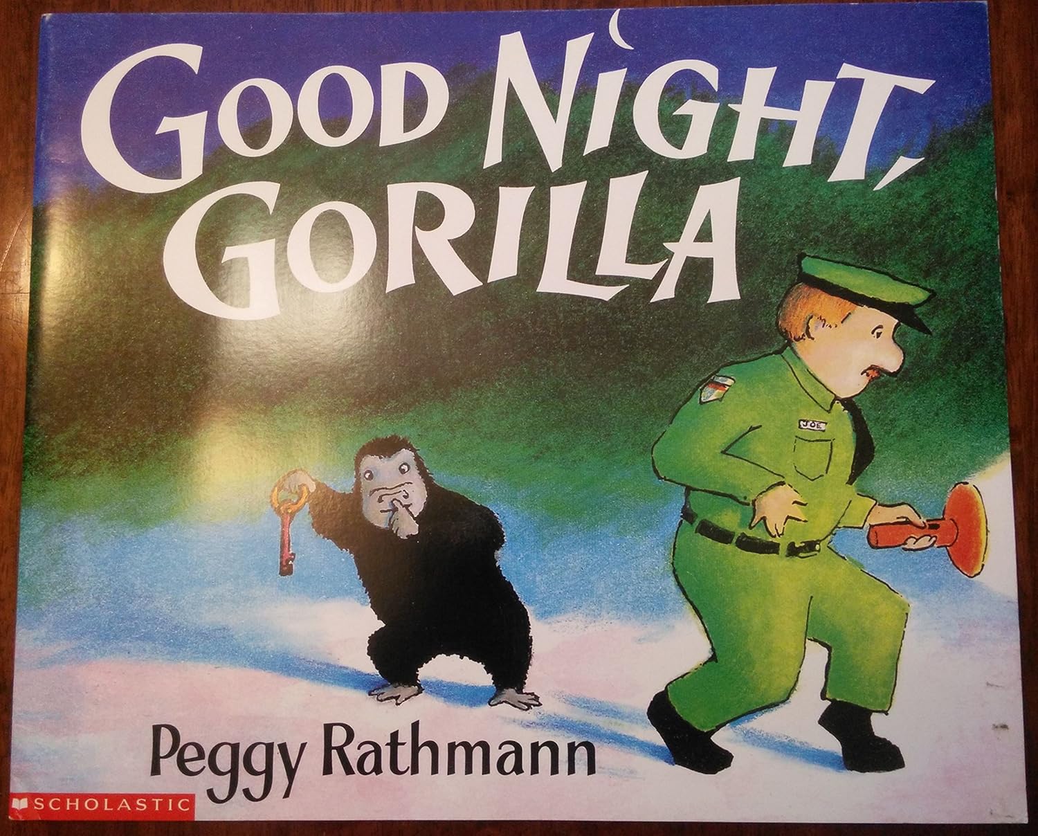 Amazon.com: Good Night, Gorilla: 9780590972697: Rathmann Peggie: Books