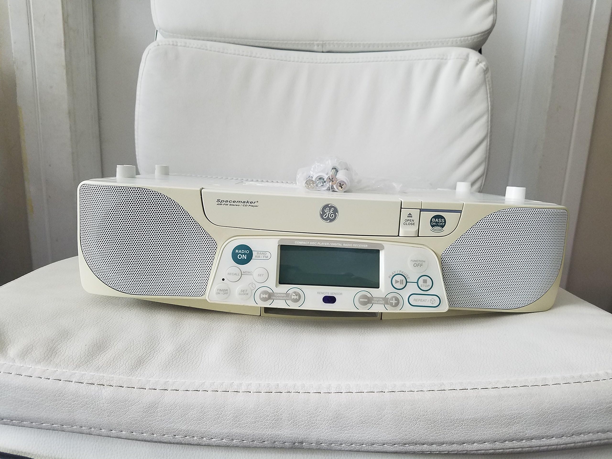 Amazon.com: GE 75290 Spacemaker CD/FM/AM Player with Built-in Subwoofer ...