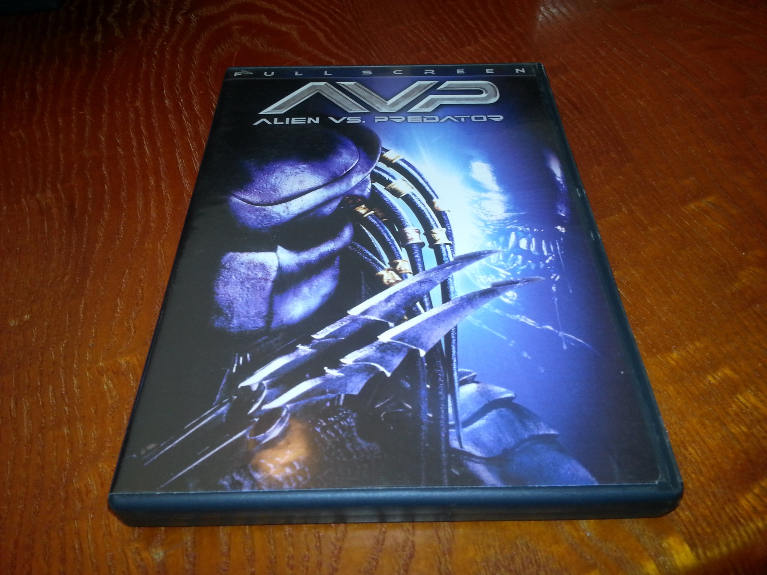 Amazon.com: AVP - Alien Vs. Predator (Full Screen Edition) : Sanaa ...