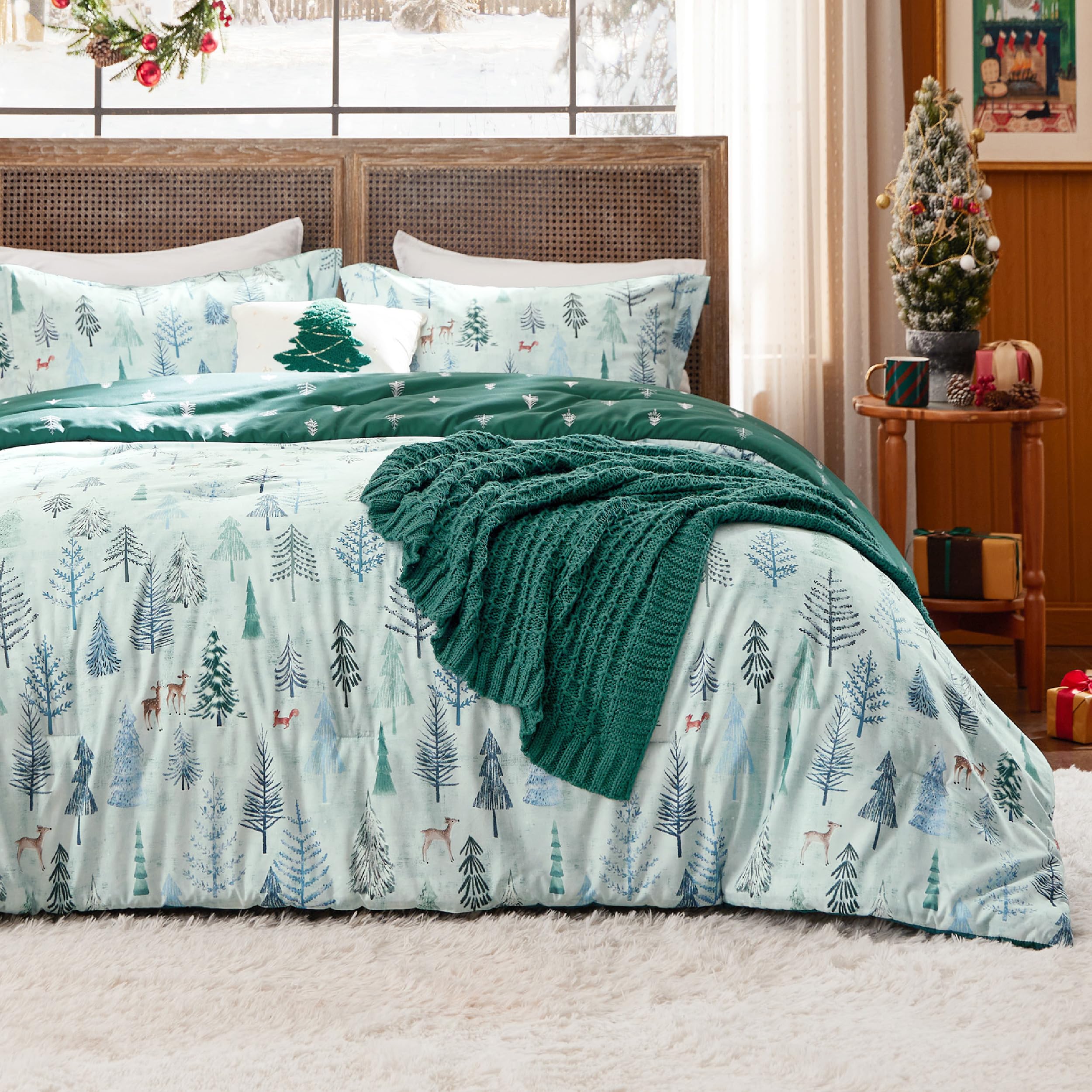 Amazon.com: Bedsure Christmas Comforter Set Queen - Christmas Bedding ...