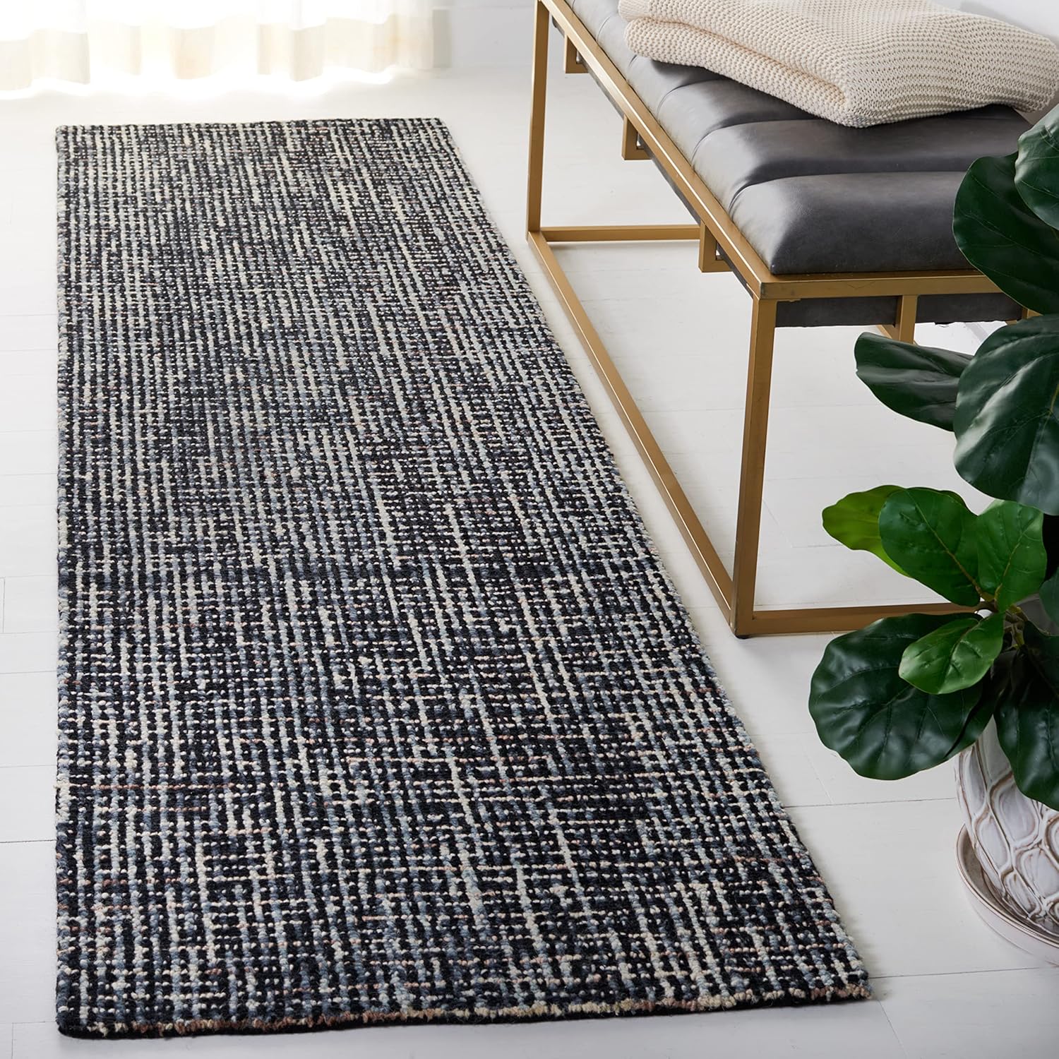 Amazon.com: SAFAVIEH Abstract Collection Runner Rug - 2'3" x 8', Black ...