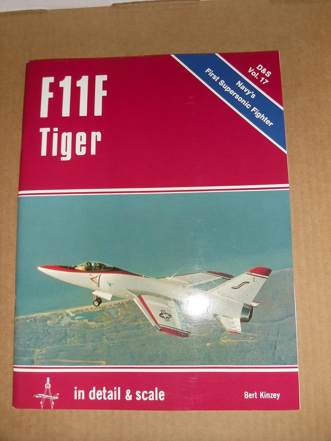 F11F Tiger: Kinzey, Bert: 9780816850266: Amazon.com: Books