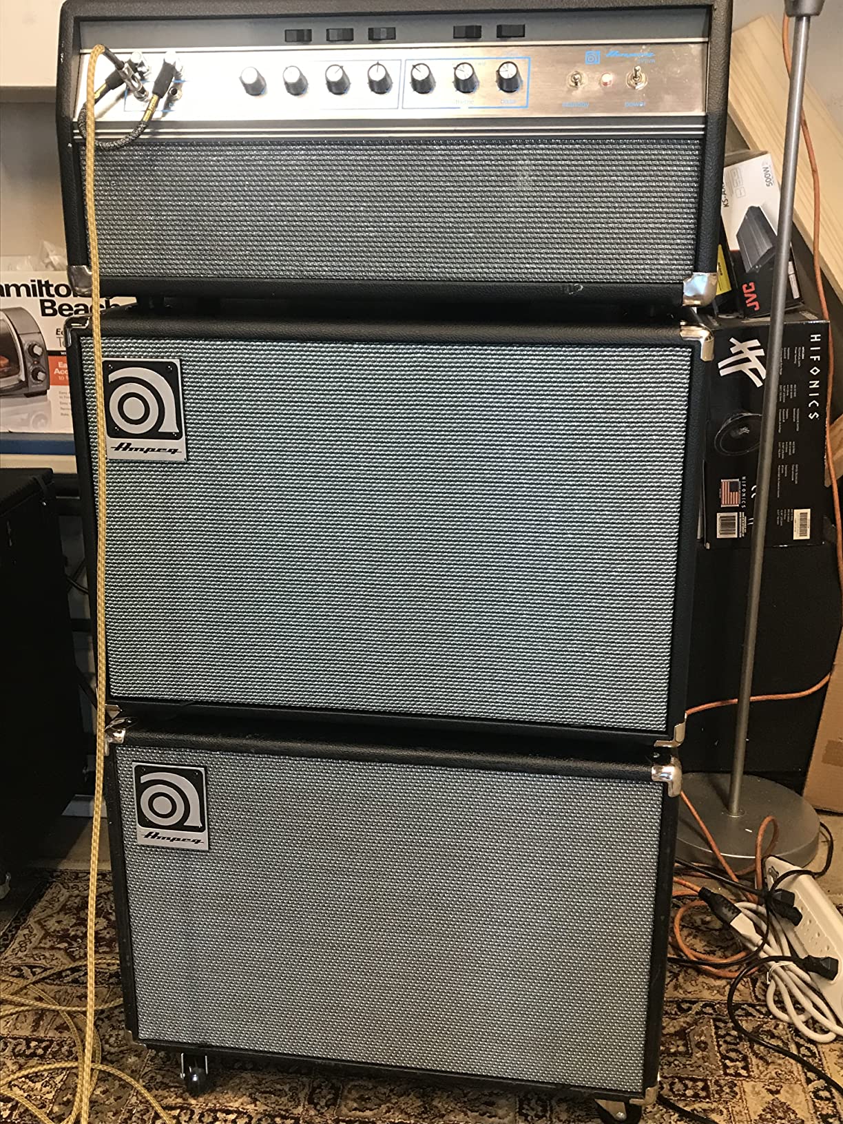 Amazon.com: Ampeg SVT-810AV 8x10 Bass Amplifier Cabinet : Musical ...