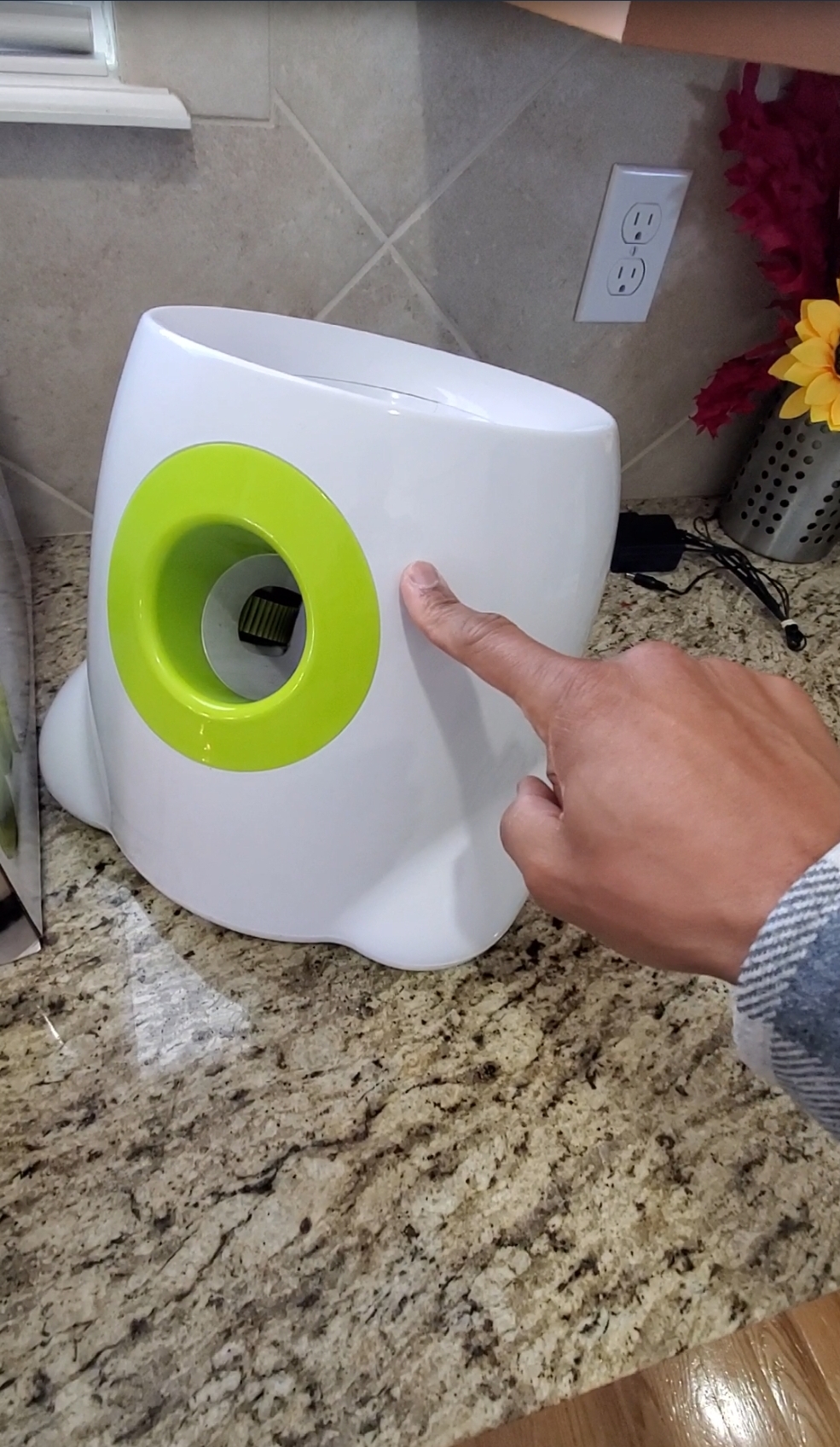 Watch Quick Review automaic ball launcher on Amazon Live