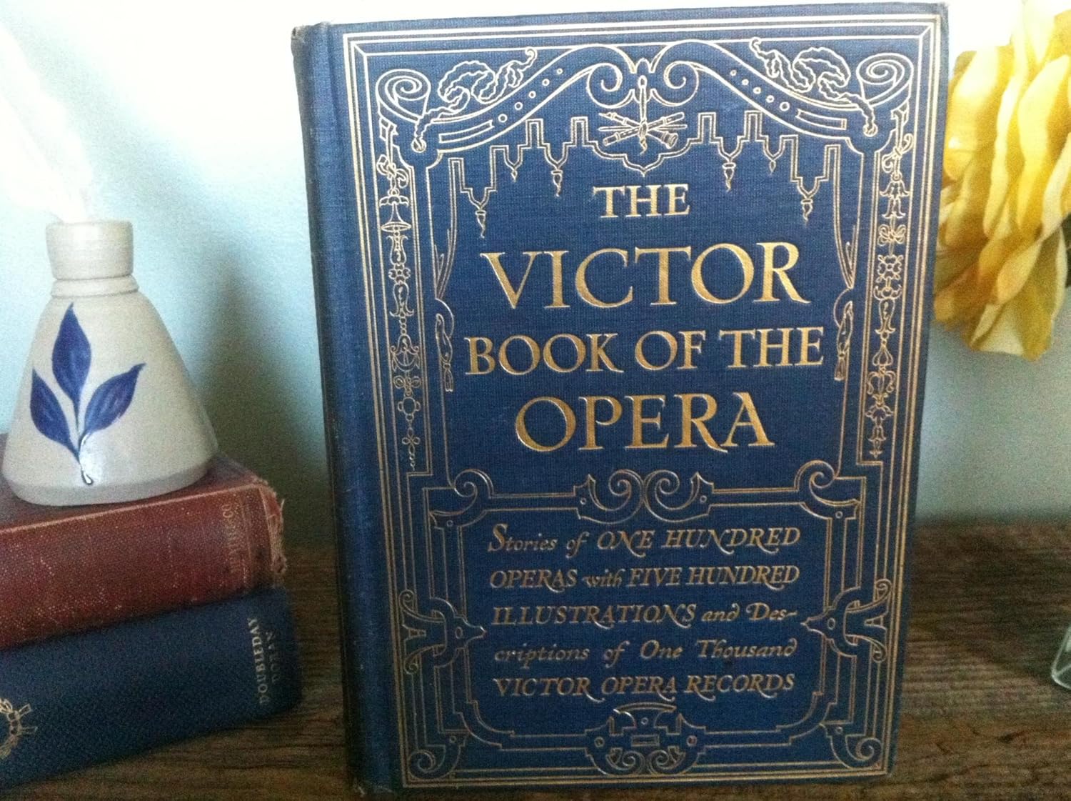 The Victor Book of the Opera: Victor: Amazon.com: Books
