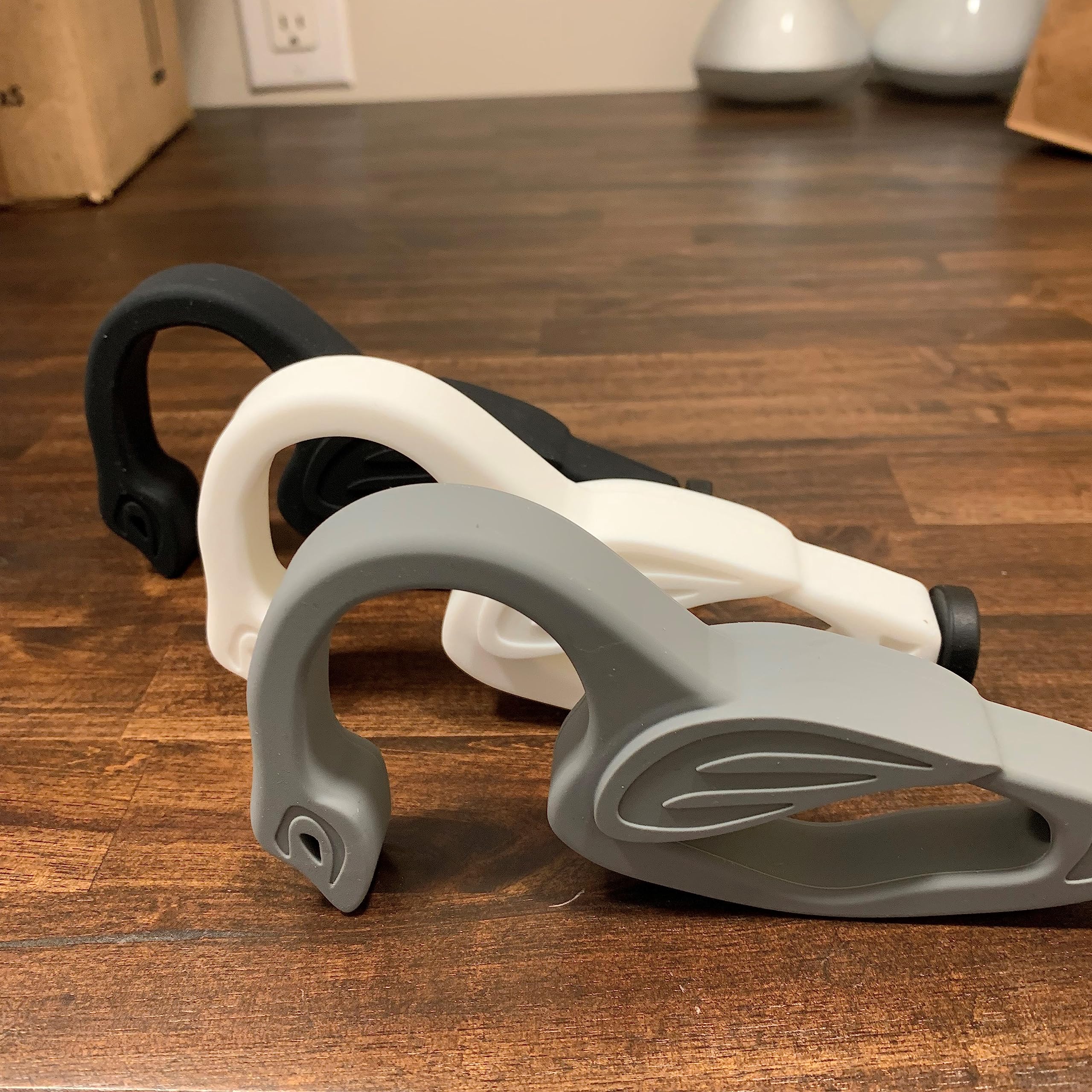 Snapklik.com : Prop And Stop Swan