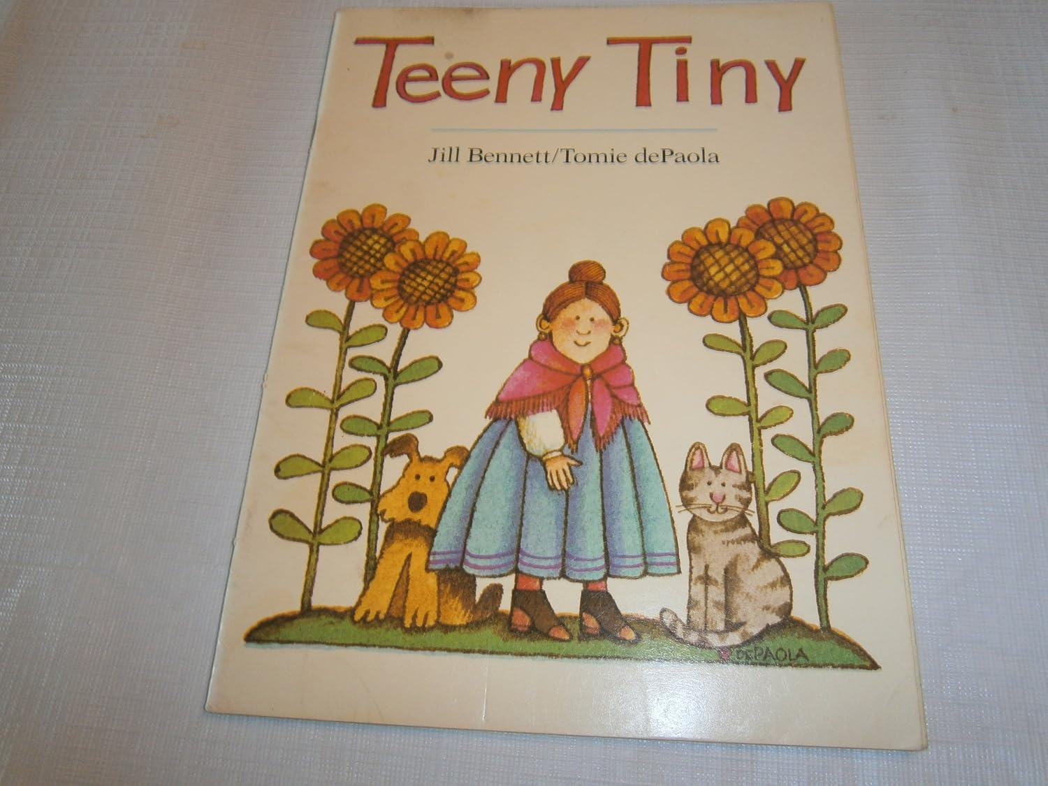 Teeny Tiny: Jill Bennett, Tomie dePaola: 9780698116139: Amazon.com: Books