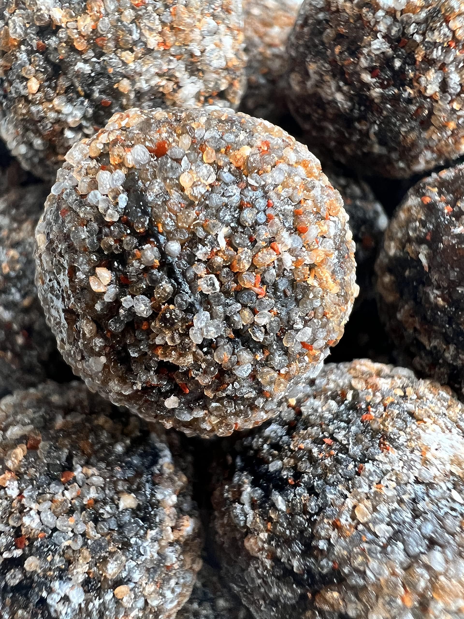 Amazon.com : Barnetts Mega Sour Raspberry Fizz Bombs - 500 Grams / 17.6 ...