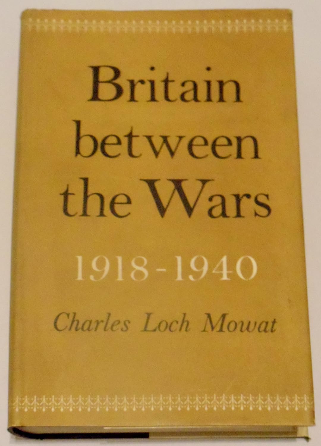 BRITAIN BETWEEN THE WARS 1918-1940: mowat, charles loch: Amazon.com: Books
