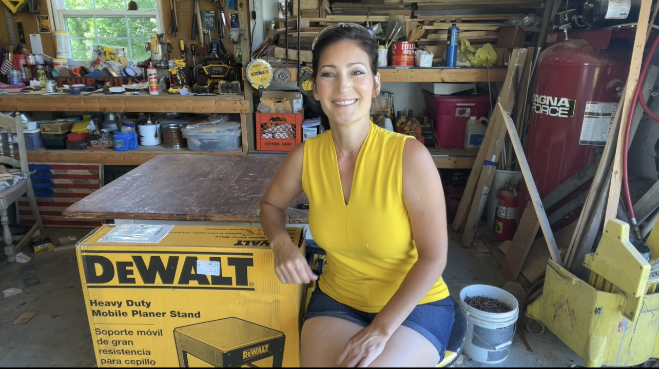 Watch DeWalt Mobile Thickness Planer Stand DW7350 on Amazon Live