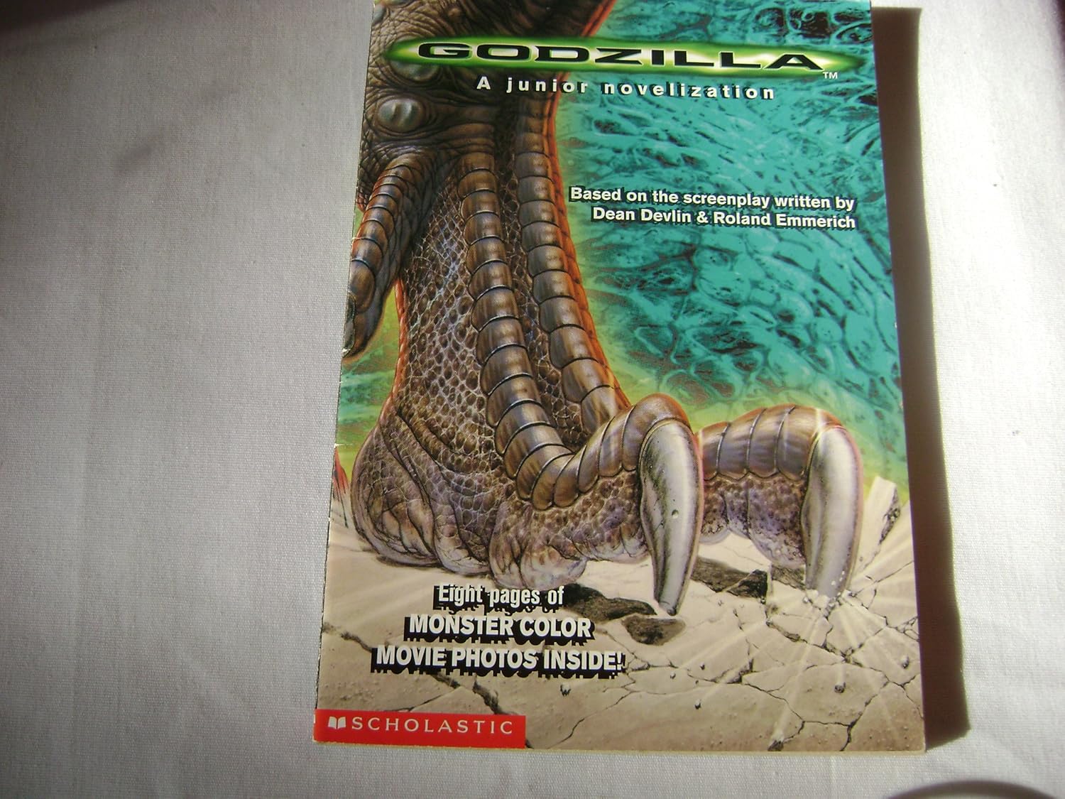 Gozilla ( a Junior Novelization): Dean Devlin, Roland Emmerich: 9780590682152: Amazon.com: Books