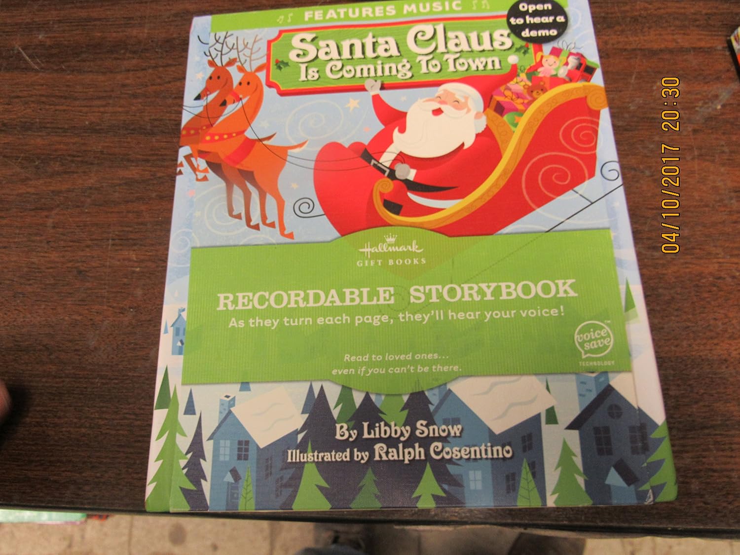 Santa Claus Is Coming to Town Recordable Storybook: 9781595304322 ...