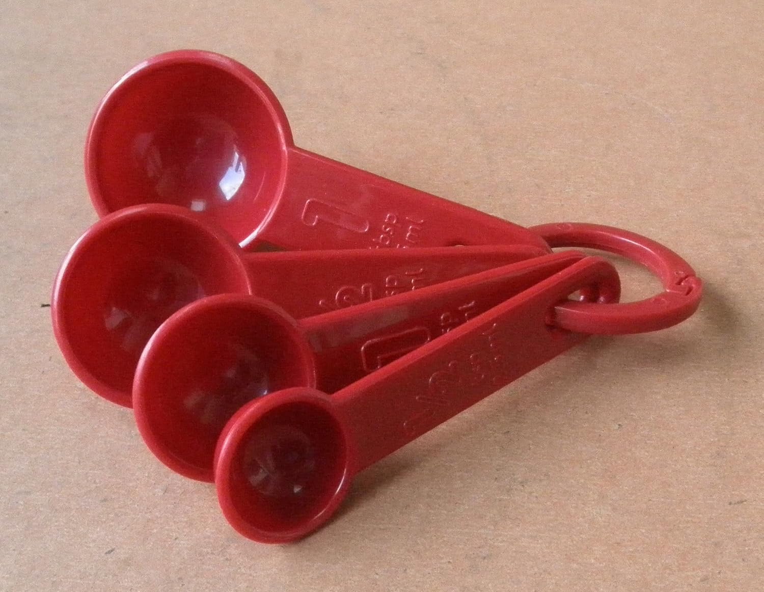 Amazon.com: 4-piece Plastic Measuring Spoon Set - Red: Home & Kitchen
