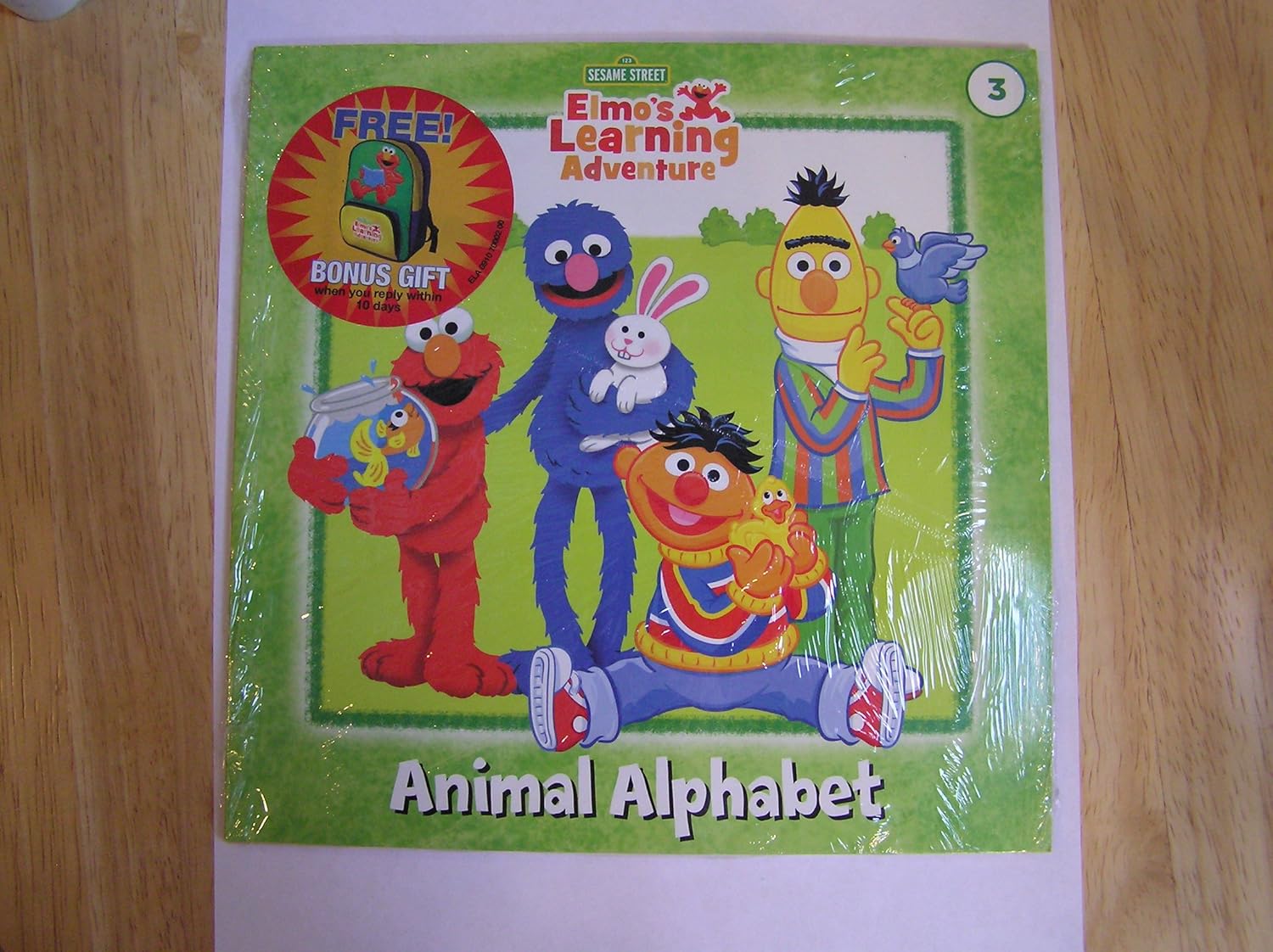Animal Alphabet: Elmo's Learning Adventure (Sesame Street): Kara ...