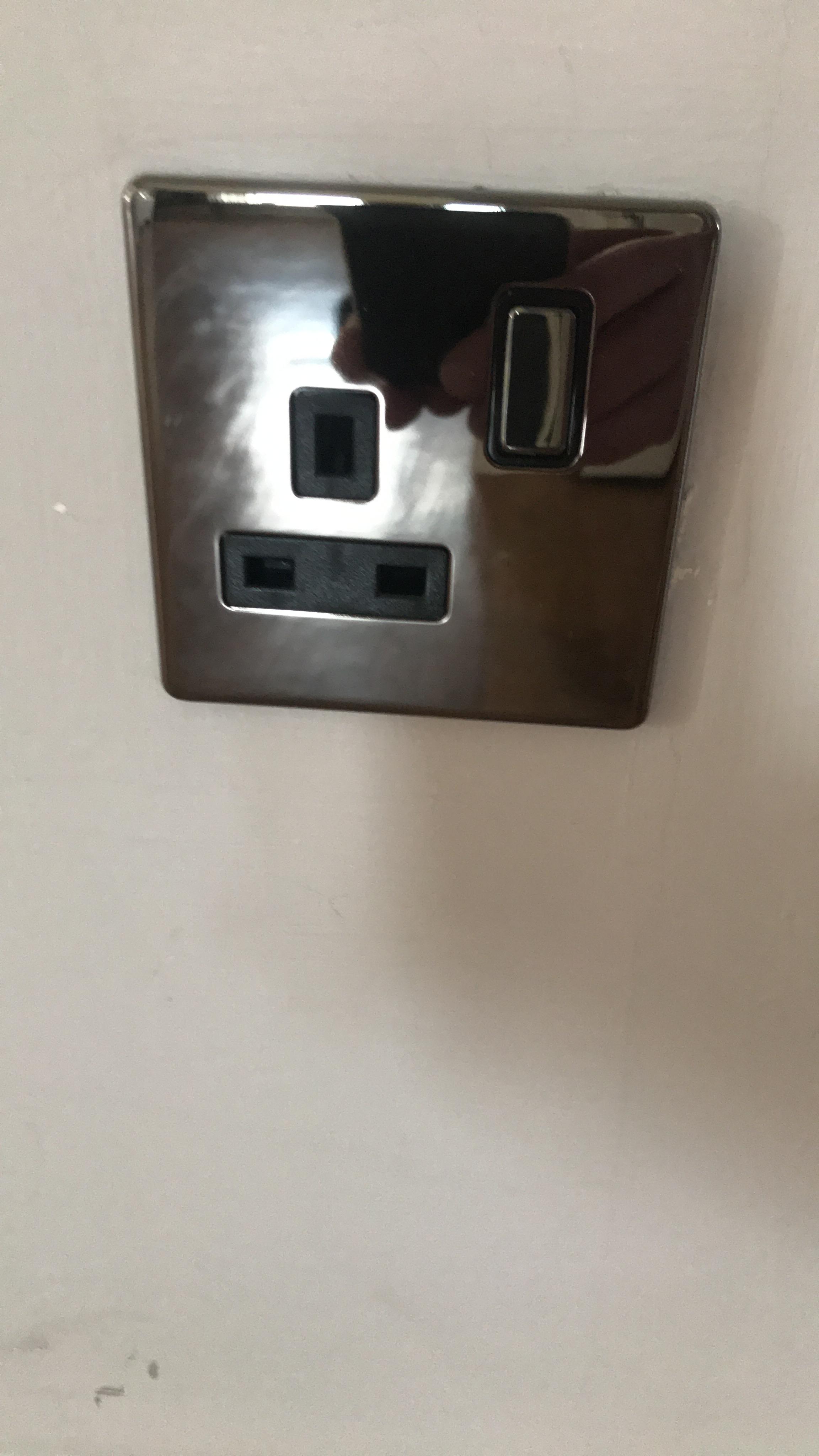 Single Wall Socket Switched Black Nickel 1 Gang Screwless 13a Single ...