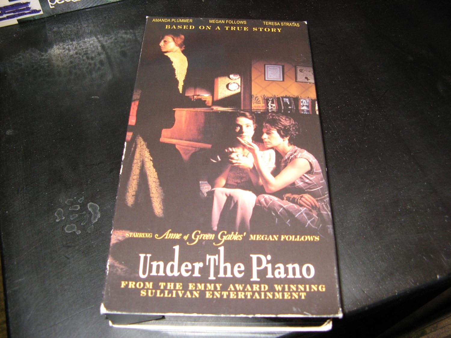 Amazon.com: Under the Piano [VHS] : Amanda Plummer, Megan Follows ...