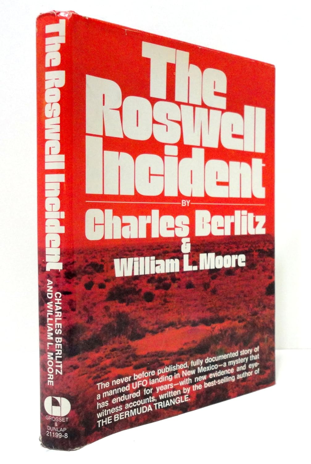 The Roswell Incident: Charles Berlitz, William L. Moore: 9780448211992 ...