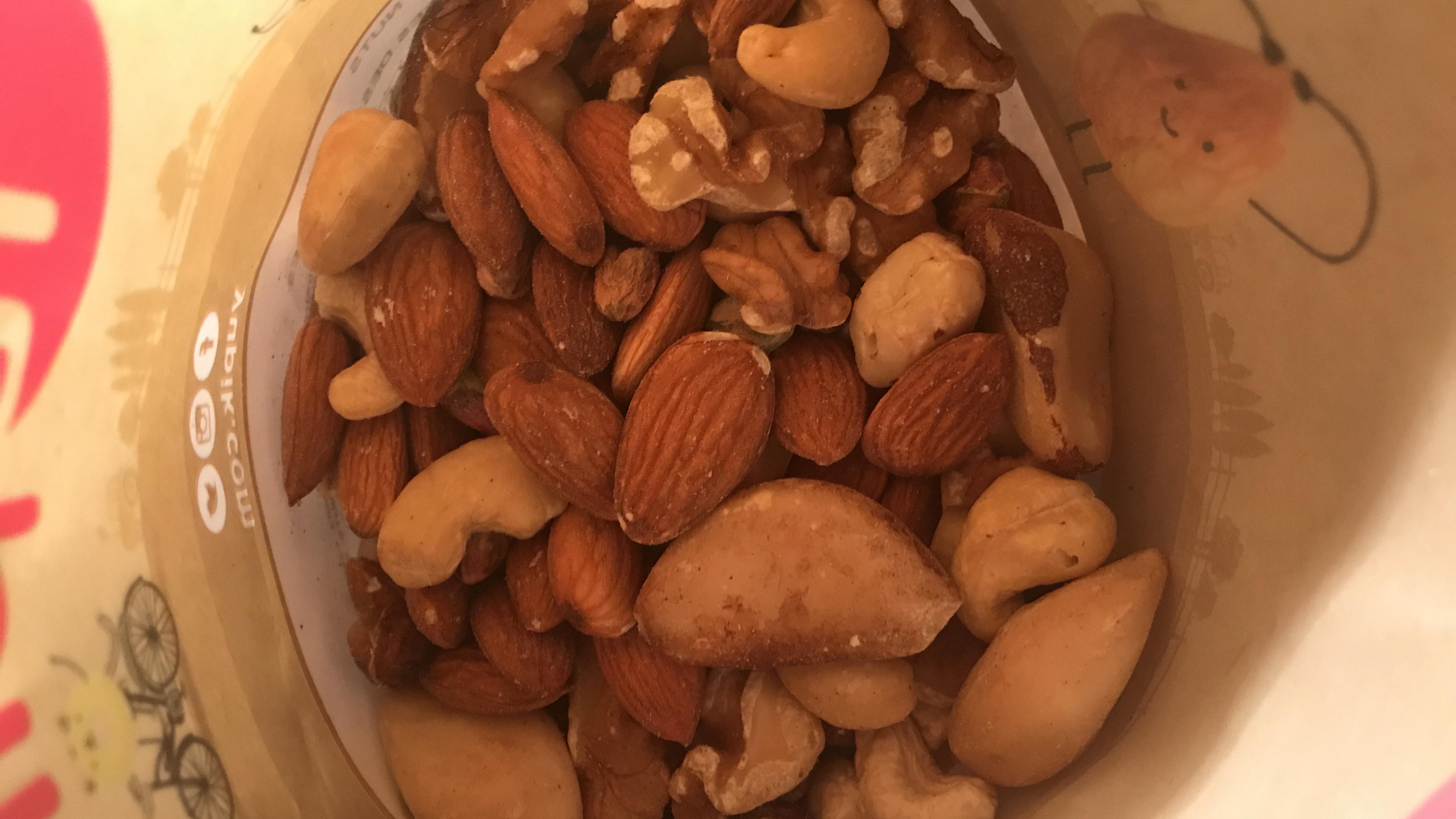 Yupik Raw Mix Nuts, Almonds, Walnuts, Brazil Nuts, Pistachios & Cashews ...