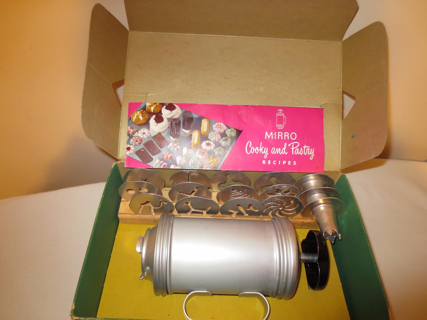 Amazon.com: VINTAGE Mirro Cooky Cookie Press in Original Box w/ 12 ...