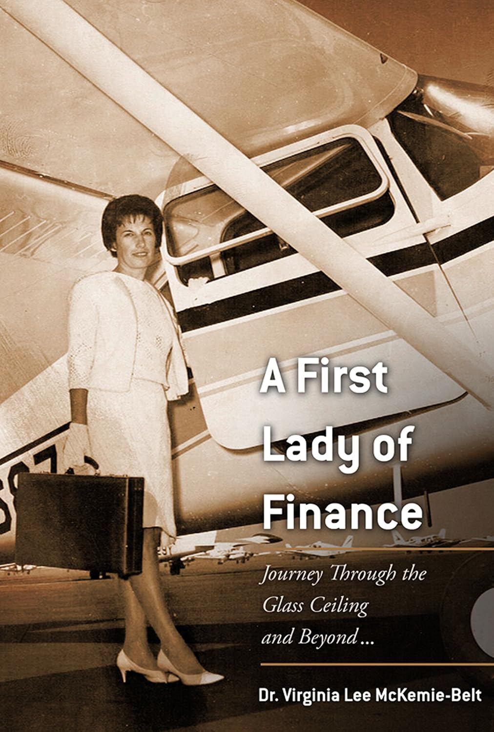 Amazon.com: A First Lady Of Finance: Journey Through the Glass Ceiling ...