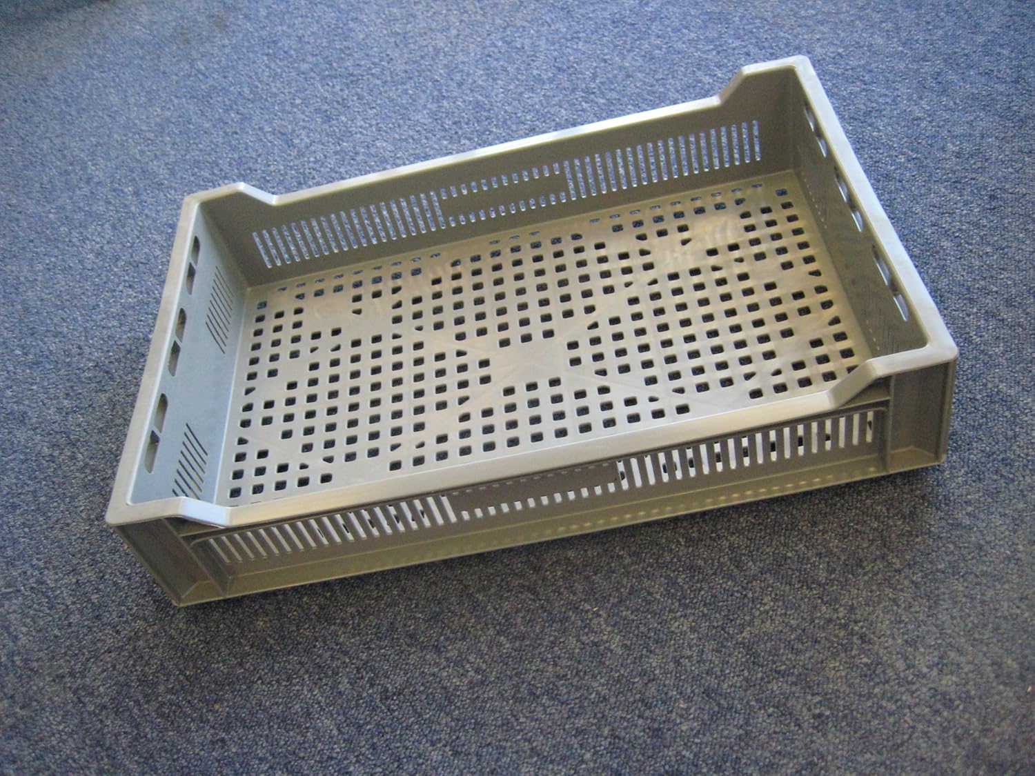 Amazon.com: 5 Vented Plastic Storage Removal Crates Container 20L ...