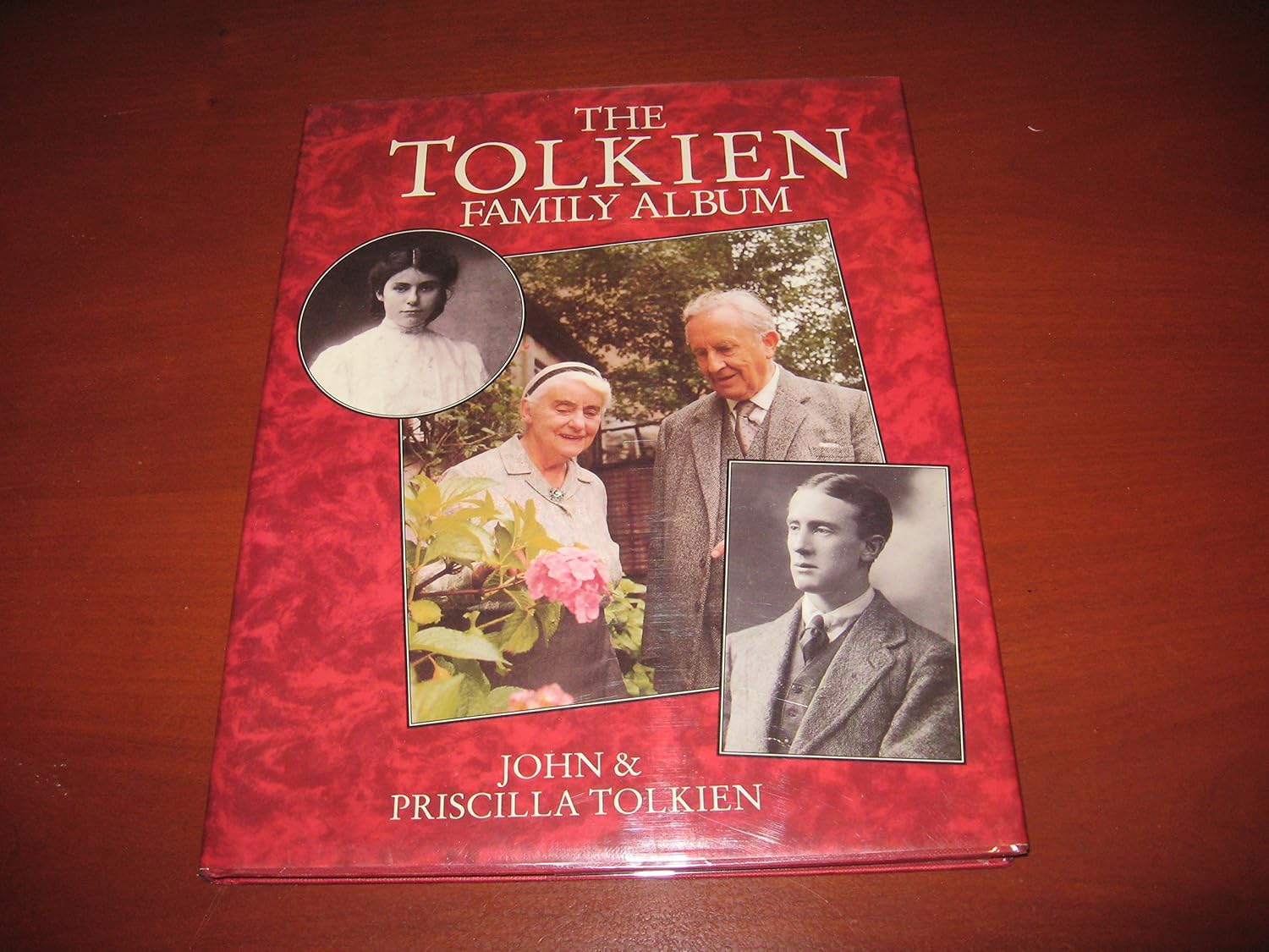 Tolkien Family Album: Tolkien, John: 9780261102392: Amazon.com: Books