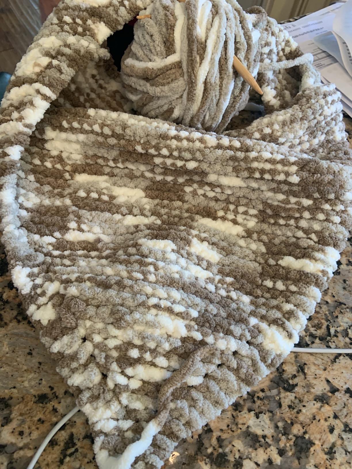 Amazon.com: Bernat Baby Blanket Yarn - 6 Pack Bundle with Patterns ...