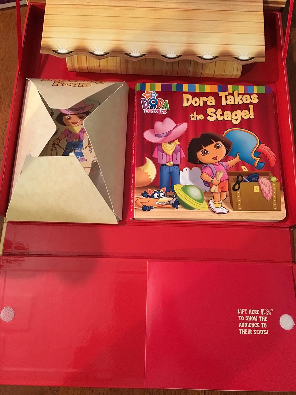 Amazon.com: Dora Takes the Stage! (Dora the Explorer): 9781416960744 ...